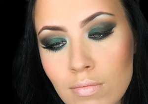 Шминкерски трикови за истакнување на сите облици на очи