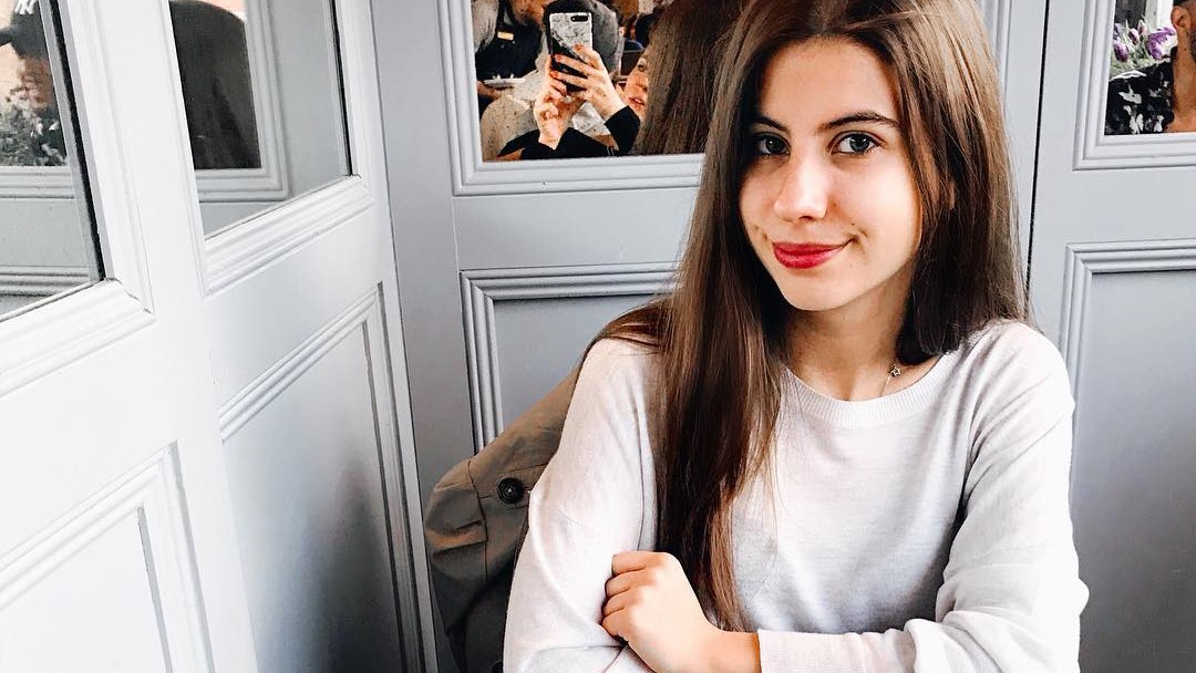 Модни совети од блогерката Теона Манго: Препознатливоста лежи во стилот ...