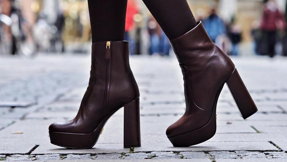 Како да носите чизми до глуждови ако сте ниска девојка?